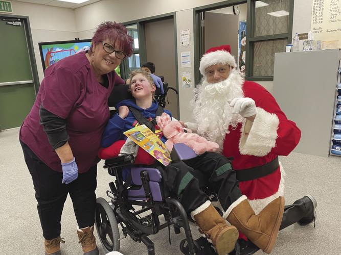 Teachers provide Christmas activities for their students | News ...