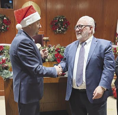 Bishop passes Palmdale mayor’s gavel to Loa | News | avpress.com