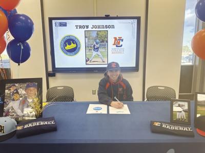 Johnson off to Wisconsin | Sports | avpress.com