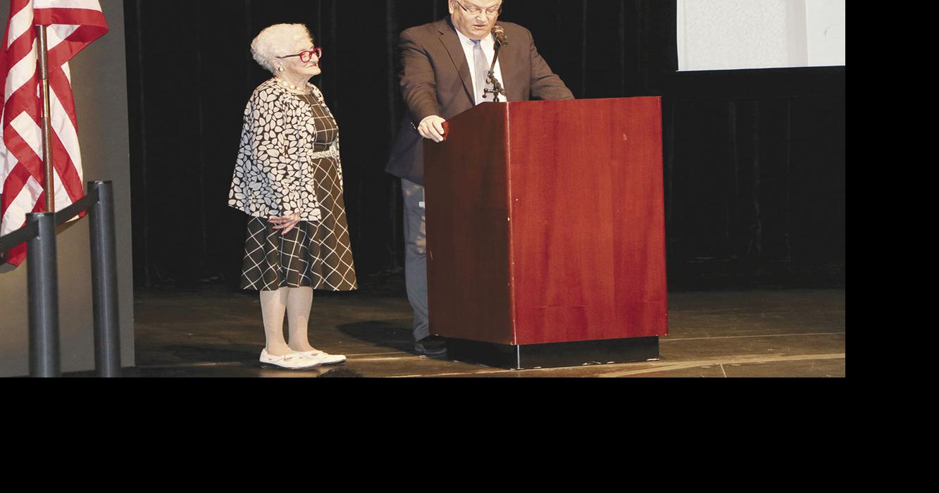 AVC honors recently retired professor during ceremony | News | avpress.com