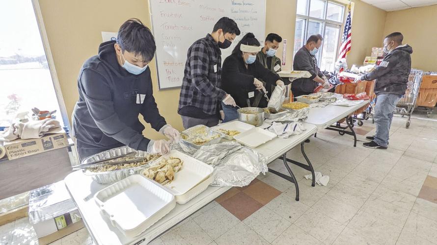 Grace feeds hungry on Thanksgiving | News | avpress.com