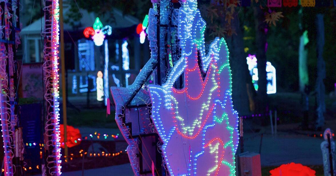 PHOTO GALLERY: CALM hosts preview of AutumnNights Light Show | Photo ...
