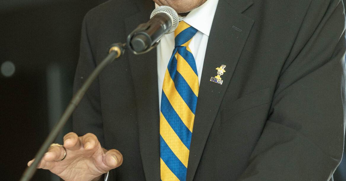 Two former CSUB leaders present their presidential papers to Stiern ...