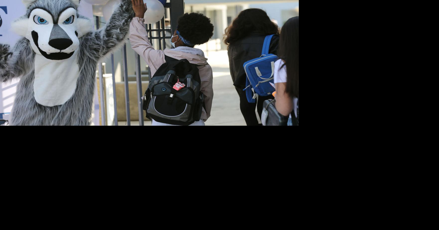 PBVUSD junior high students begin arriving for first day on campus ...
