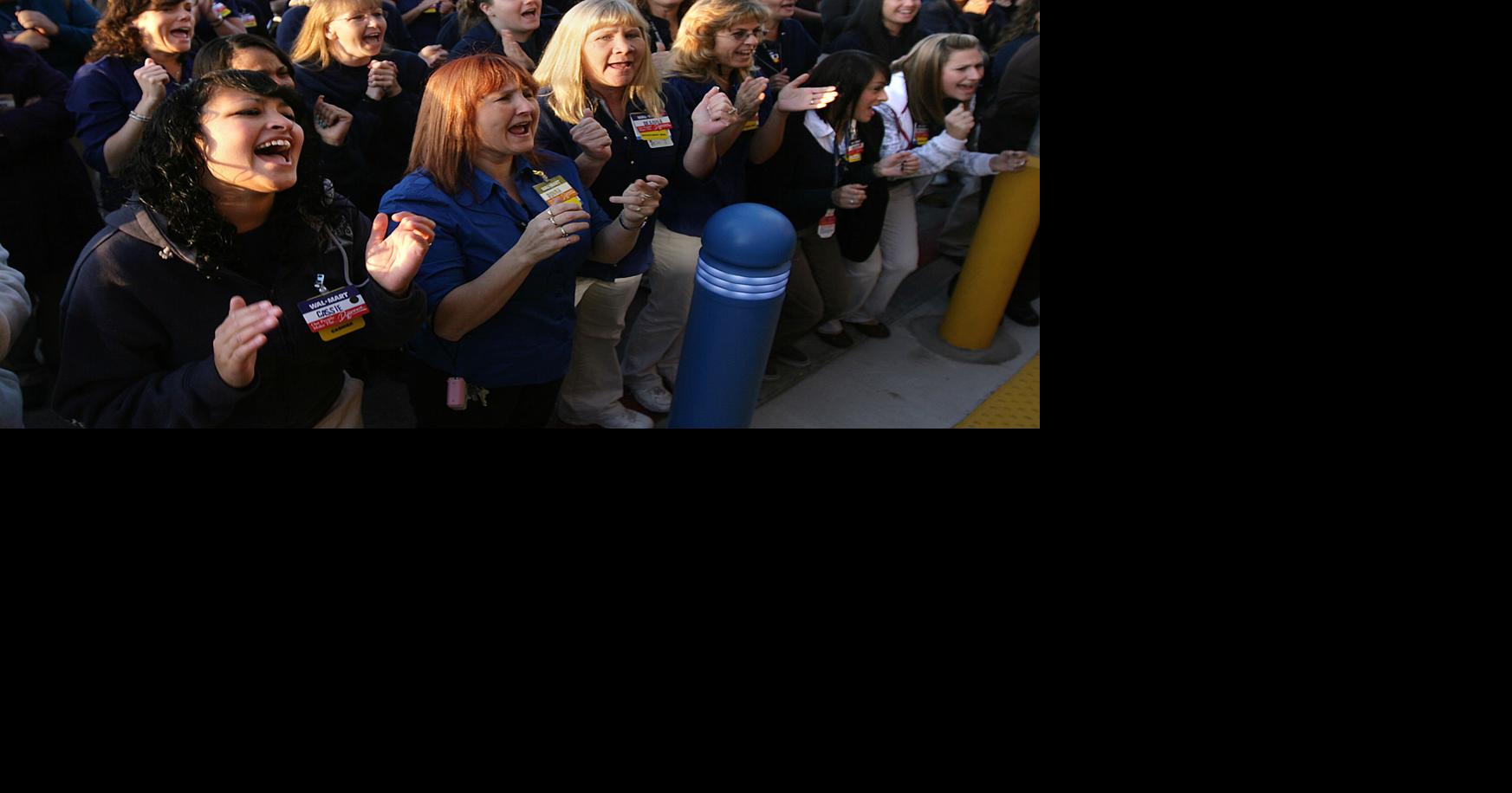 Wal-Mart Supercenter opens to throngs of shoppers | News | bakersfield.com