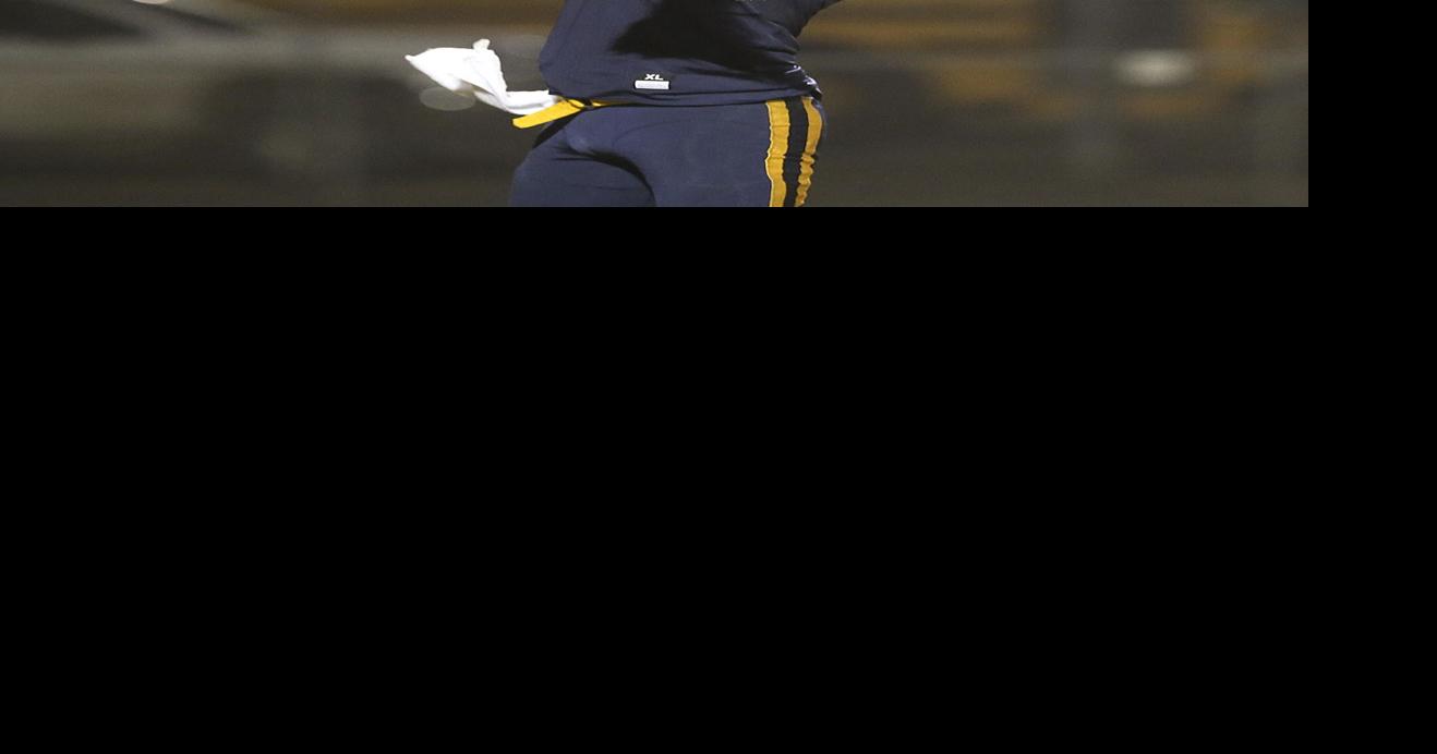 PHOTO GALLERY: Shafter defeats Woodlake 60-32 in D-V Central Section ...