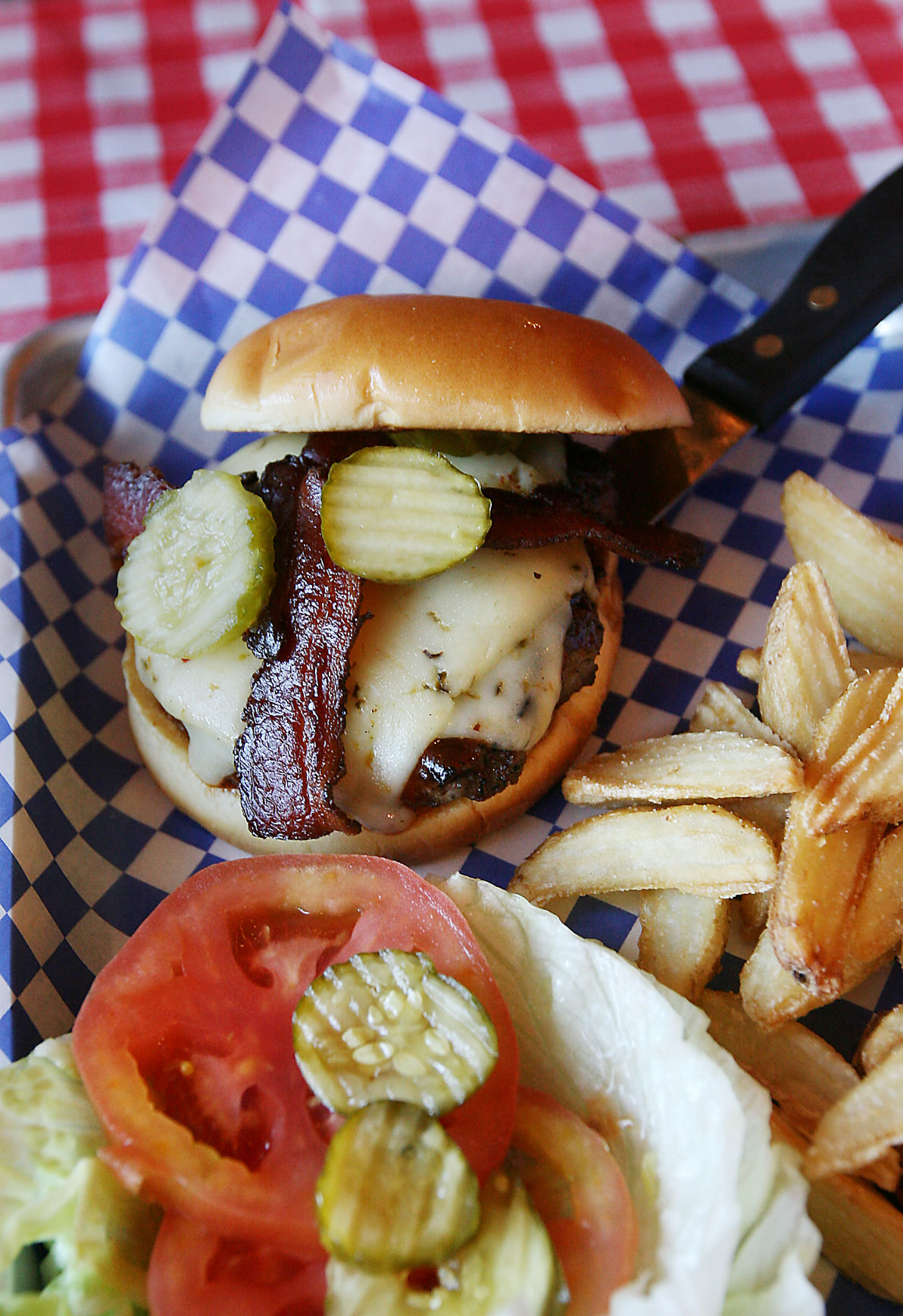 PETE TITTL: Bakersfield’s best burgers battle | Archives | bakersfield.com