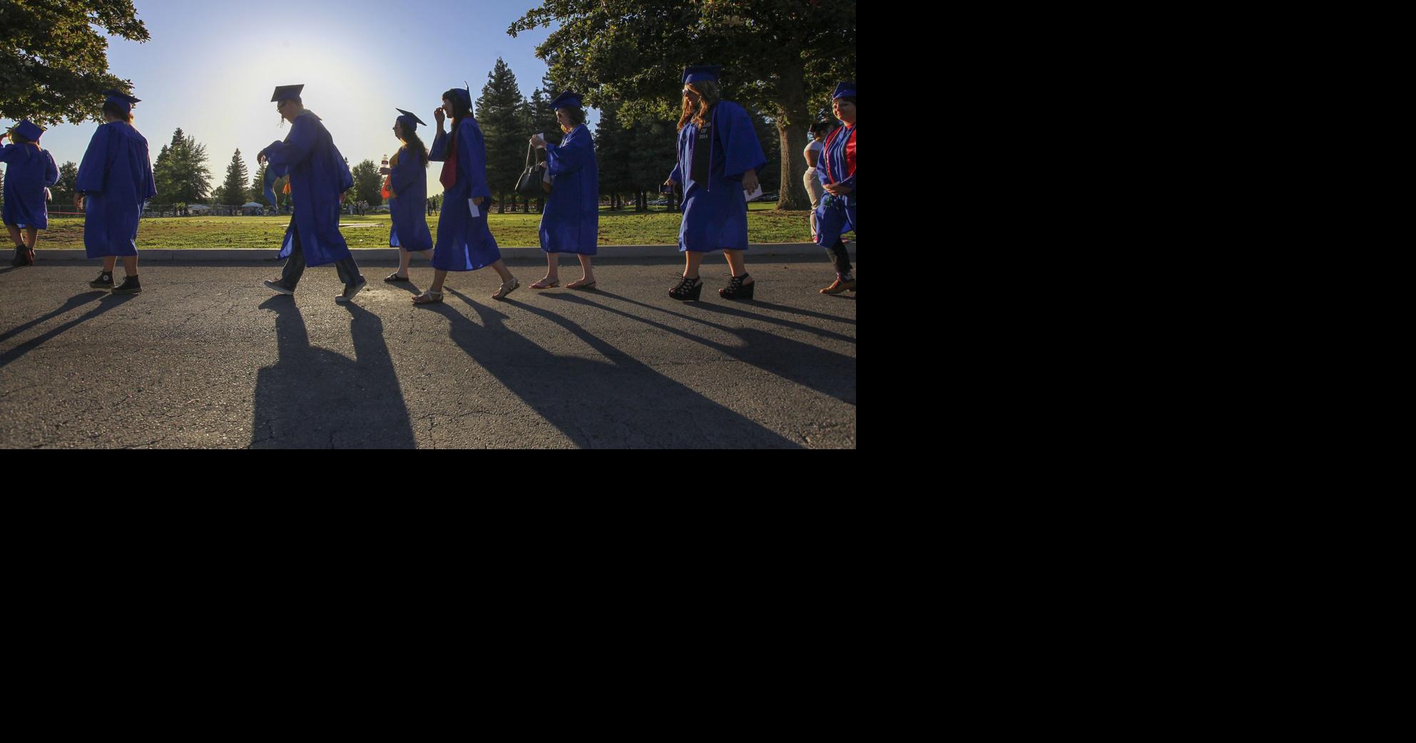 PHOTO GALLERY: CSUB graduates honored at 44th commencement | News ...
