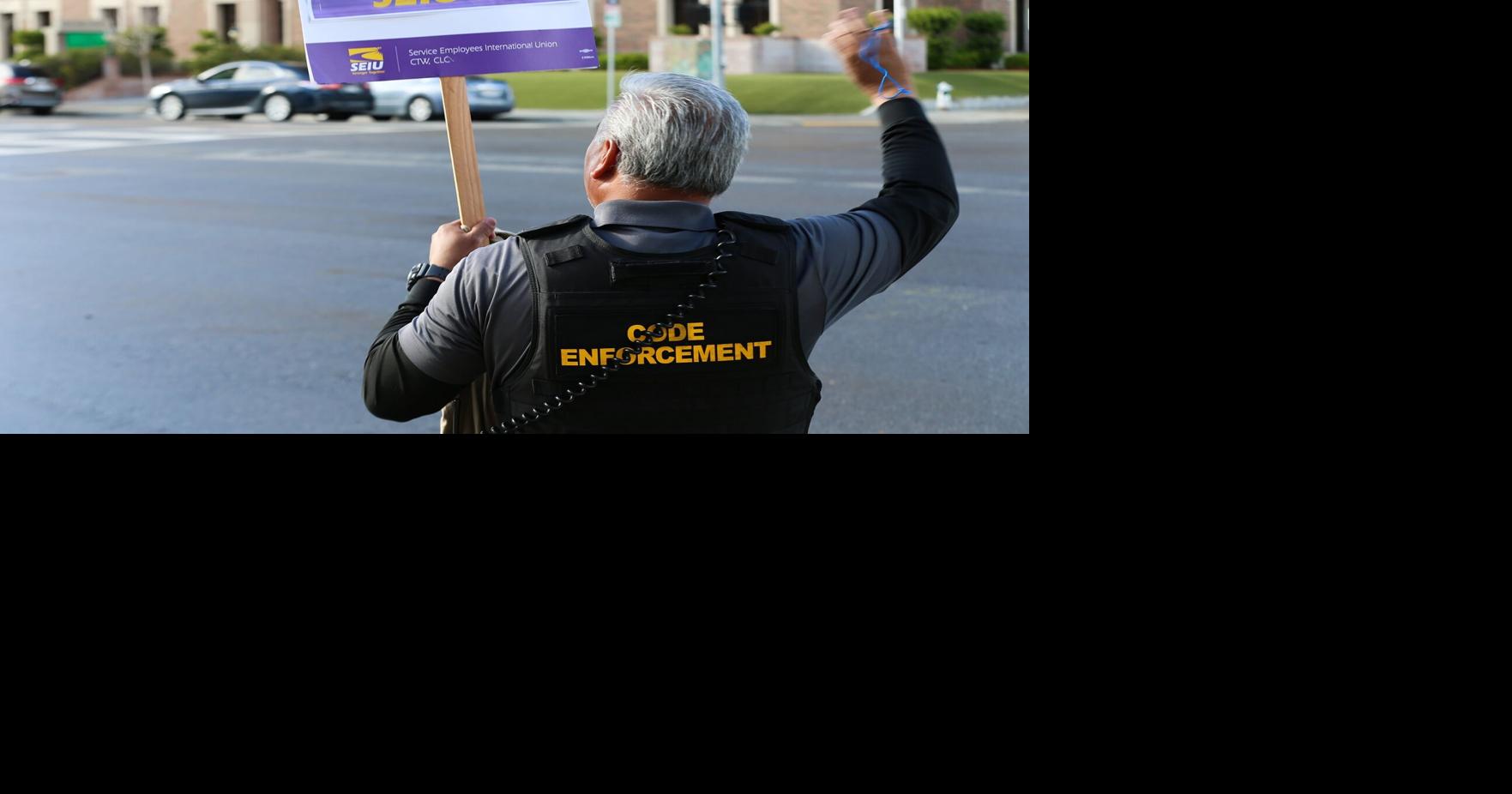 SEIU laborers continue protests outside City Hall | News | bakersfield.com