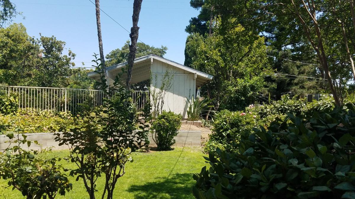 'Merle who?' Haggard's old house has an offer; Buck's is still for sale ...