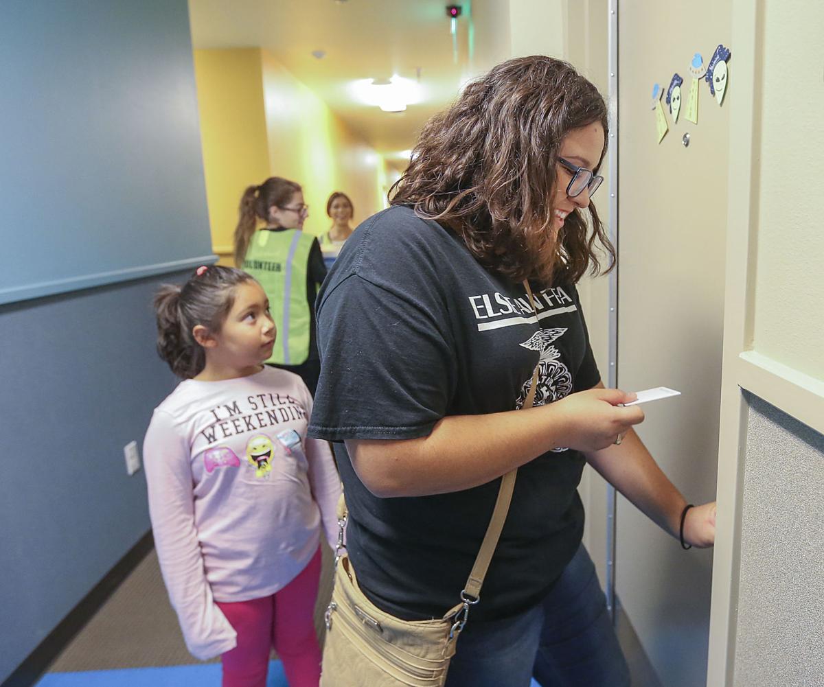 New CSUB students move into dorm rooms | News | bakersfield.com