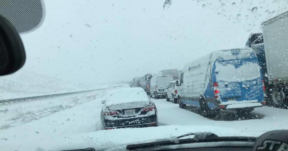 PHOTO GALLERY: Snow crippled traffic on the Grapevine | Multimedia ...