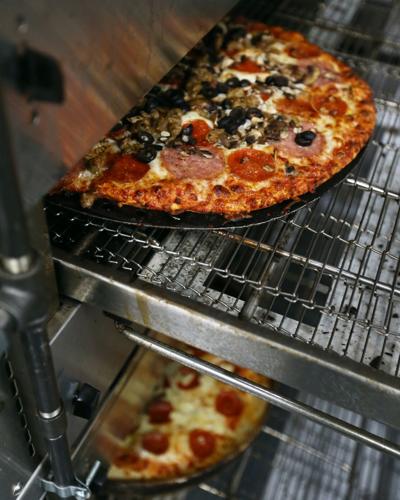 dining-rustys-pizza pizza | | bakersfield.com