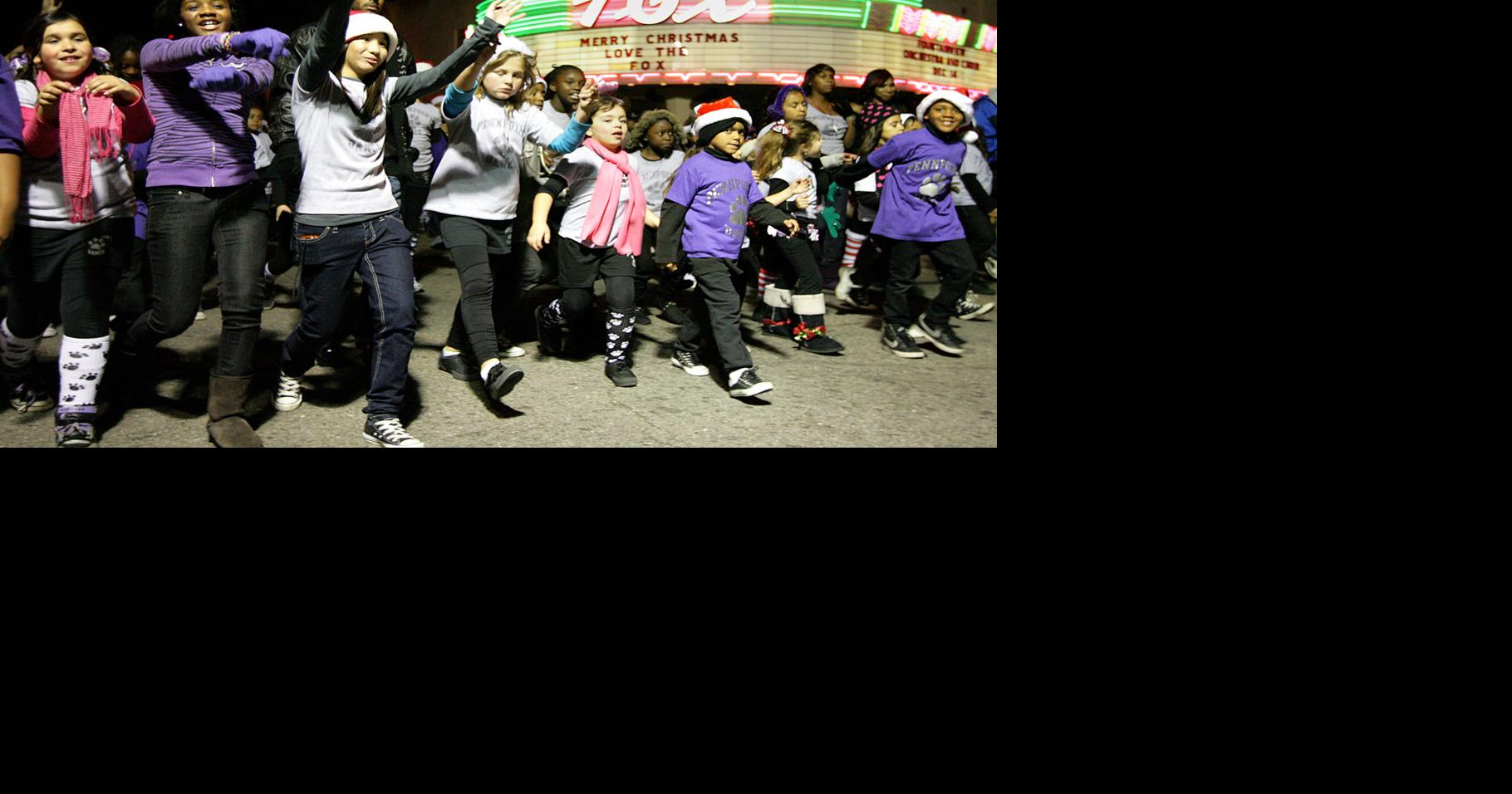 Annual Christmas Parade delights crowd | Archives | bakersfield.com