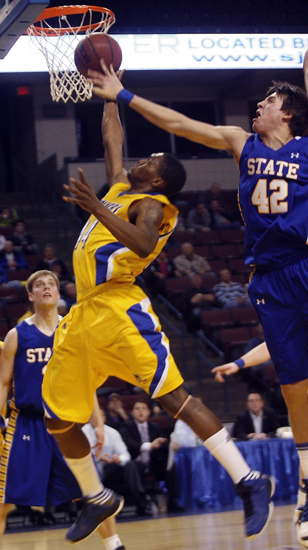 Former Garces, CSUB standout Carter hired as Centennial boys basketball ...