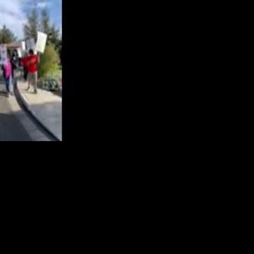 VIDEO: KCCD classified employees picket outside chancellor's residence ...