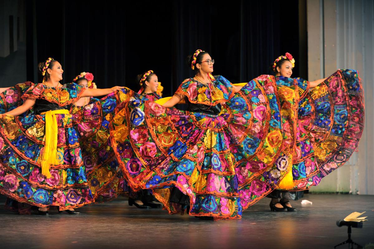 A 'beautiful night' of dance with Escuelas Unidas folklorico group ...