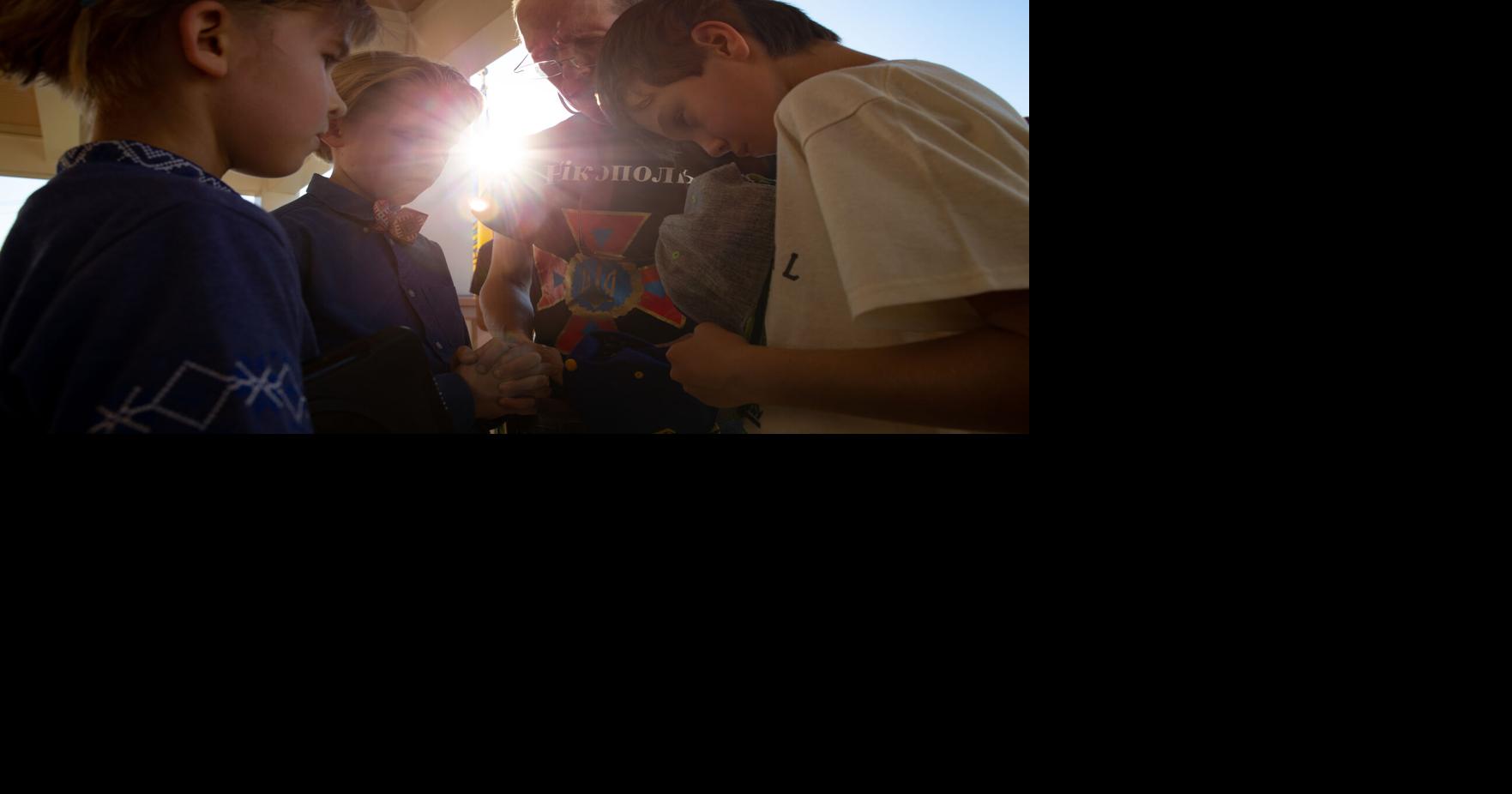 Bakersfield hosts 'Pray For Ukraine' event outside Crystal Palace ...