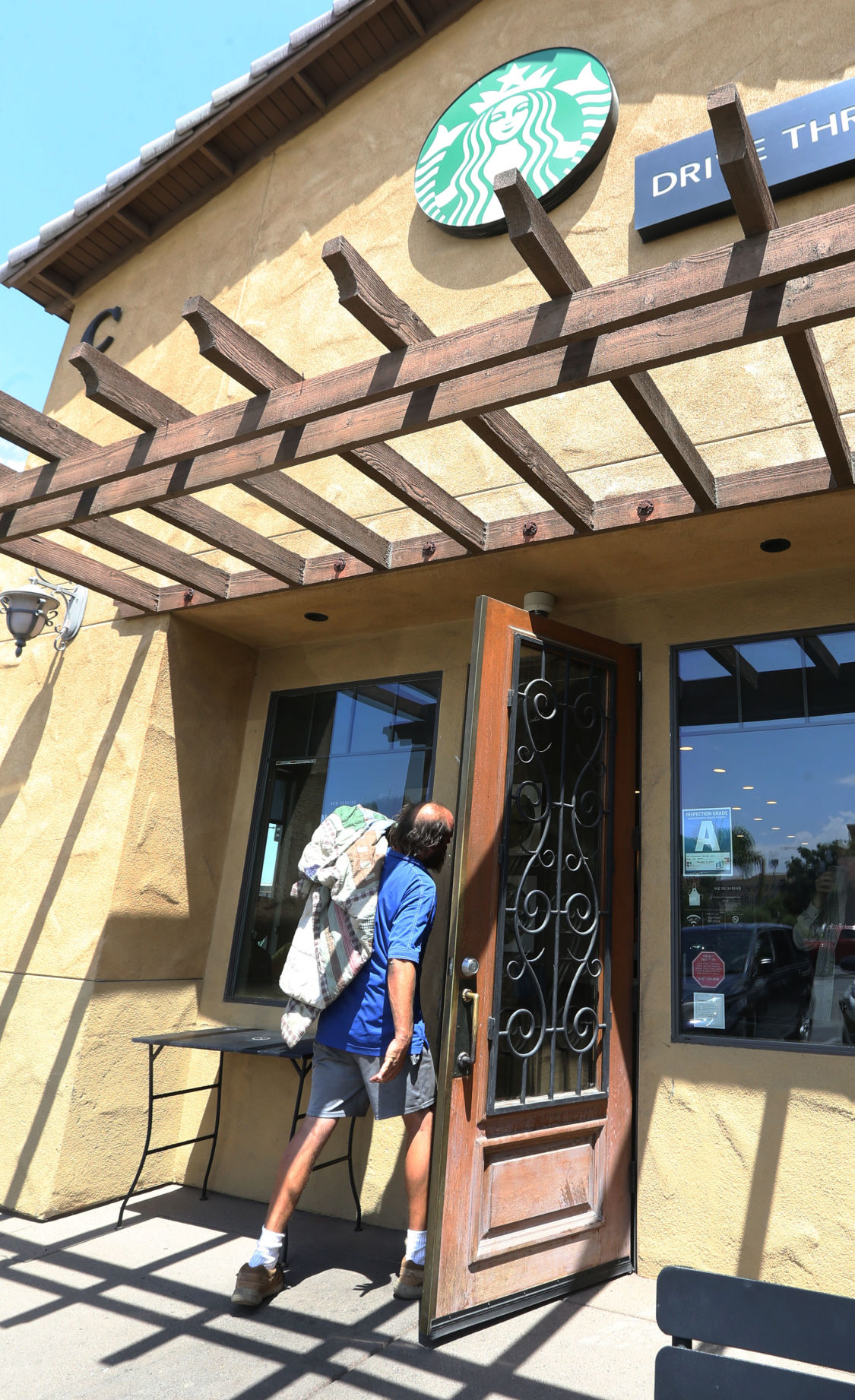 Even as issues multiply downtown, Starbucks maintains welcoming approach | News | bakersfield.com