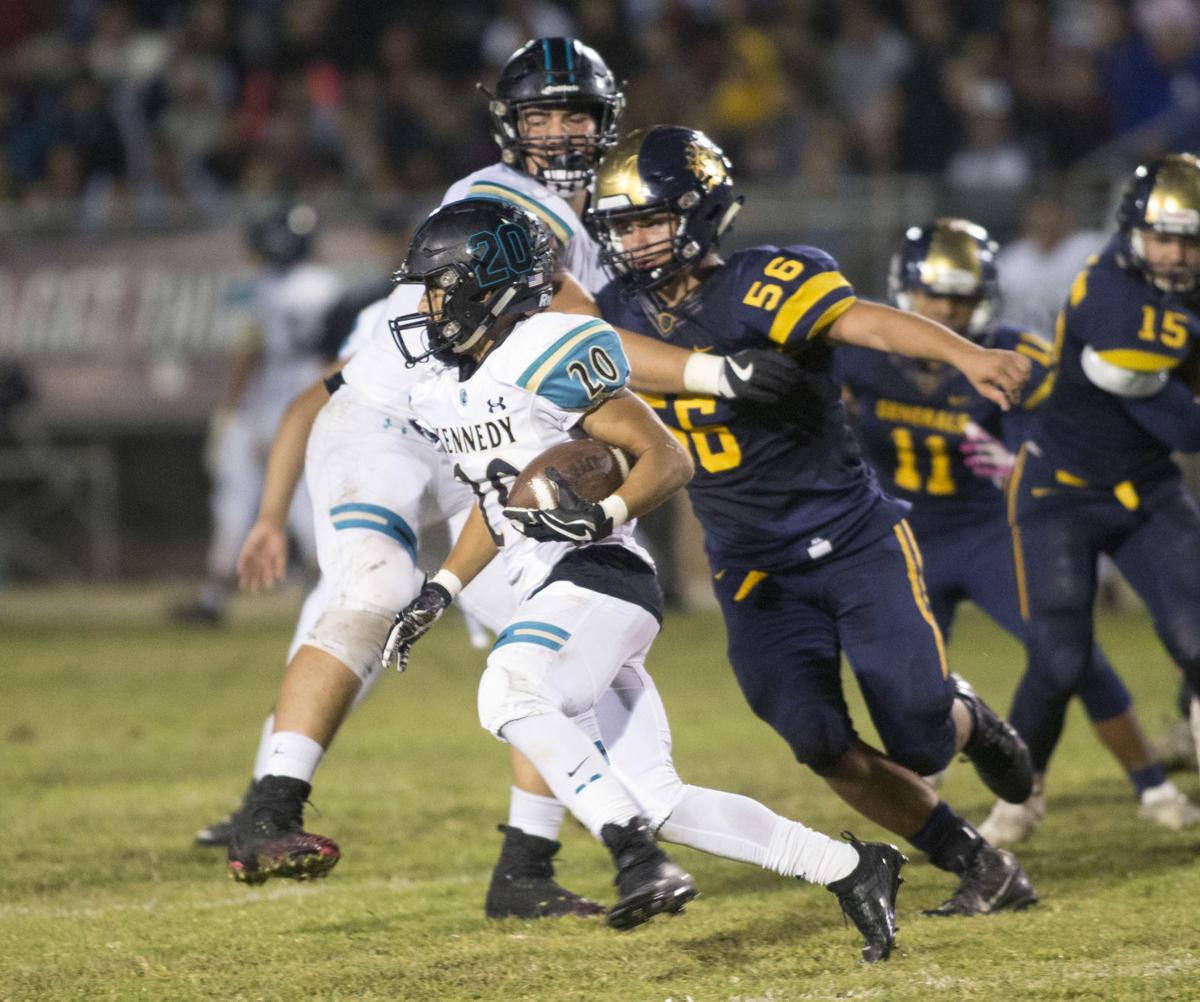 PHOTO GALLERY: Shafter vs. Kennedy football | Multimedia | bakersfield.com