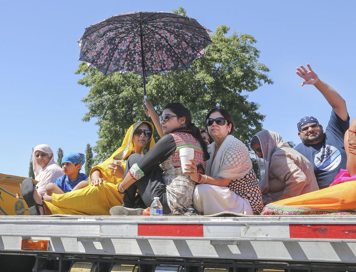 Sikh Peace Parade Starts At Mill Creek Park In Bakersfield | Photo ...
