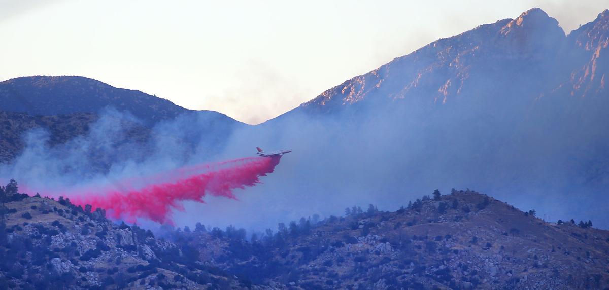 DC10 Drops Fire Retardant on Dutch Fire With Ground Crews Below | Photo ...