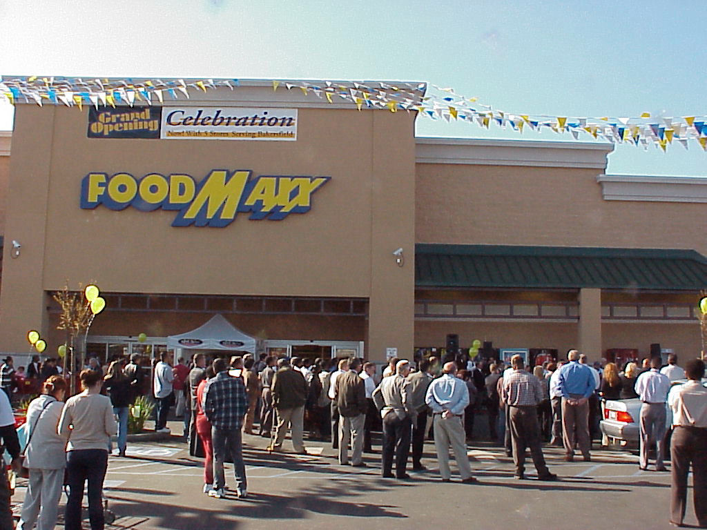 New supermarket aims to fill neighborhood void | News | bakersfield.com