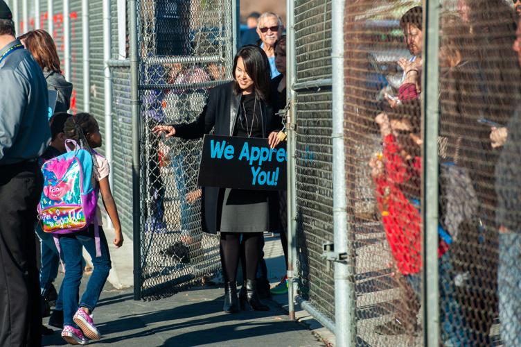 PHOTO GALLERY: School’s back in session | | bakersfield.com