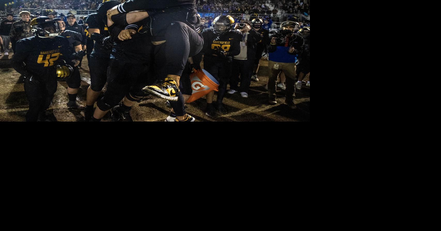 BCHS beats CVC for D-II football title | Sports | bakersfield.com