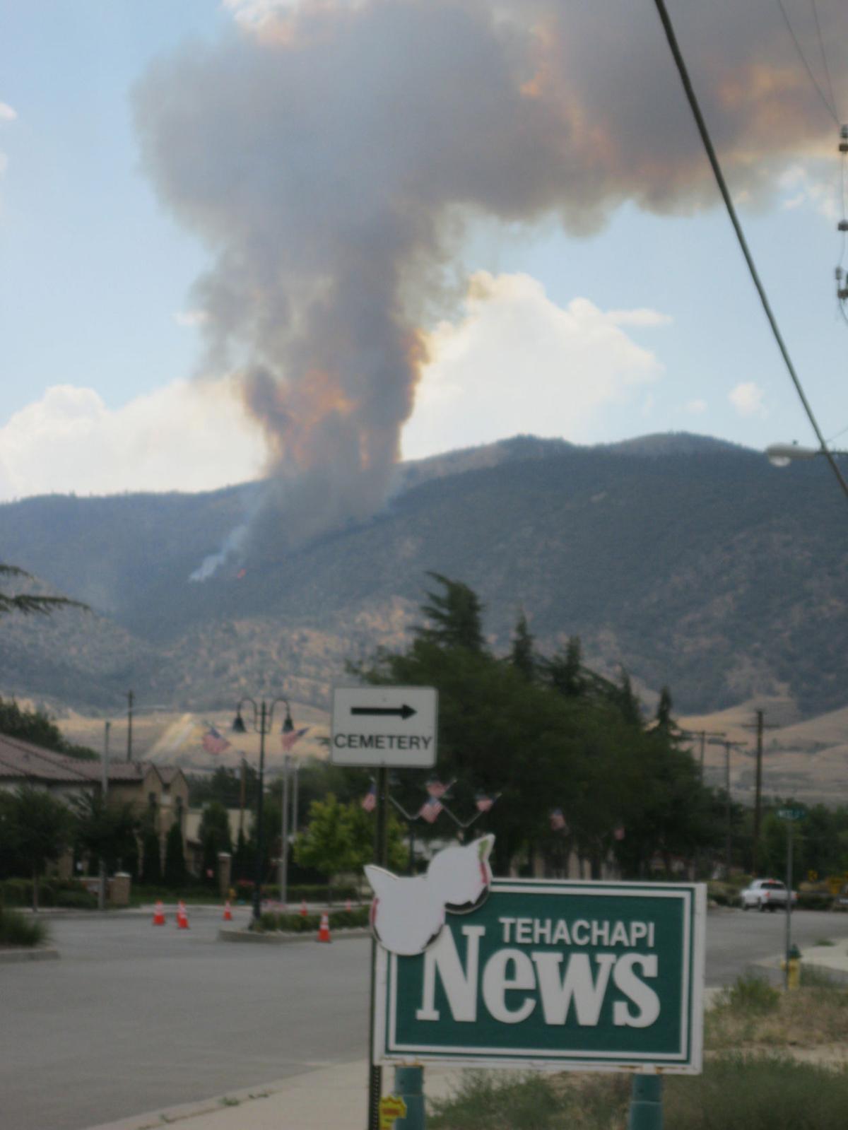Lightning strikes spark mountain fire south of Tehachapi | Breaking ...