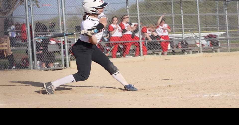 Blackhawks softball going strong | Sports | baldwin-bulletin.com