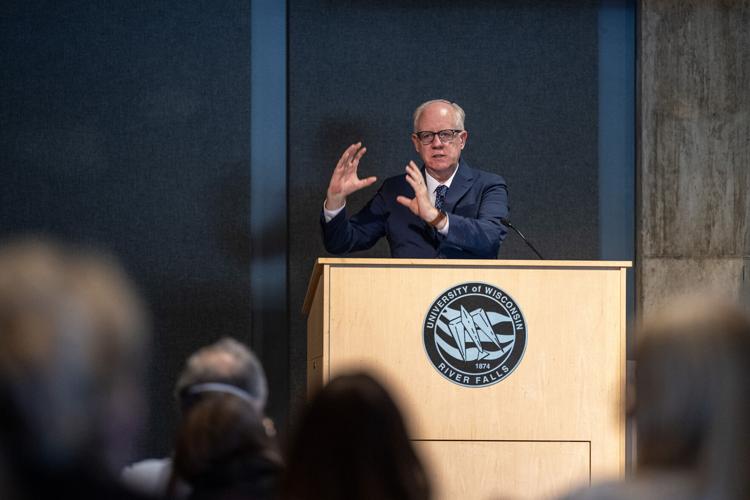 Speakers at UW-River Falls discuss economic challenges | News | baldwin-bulletin.com