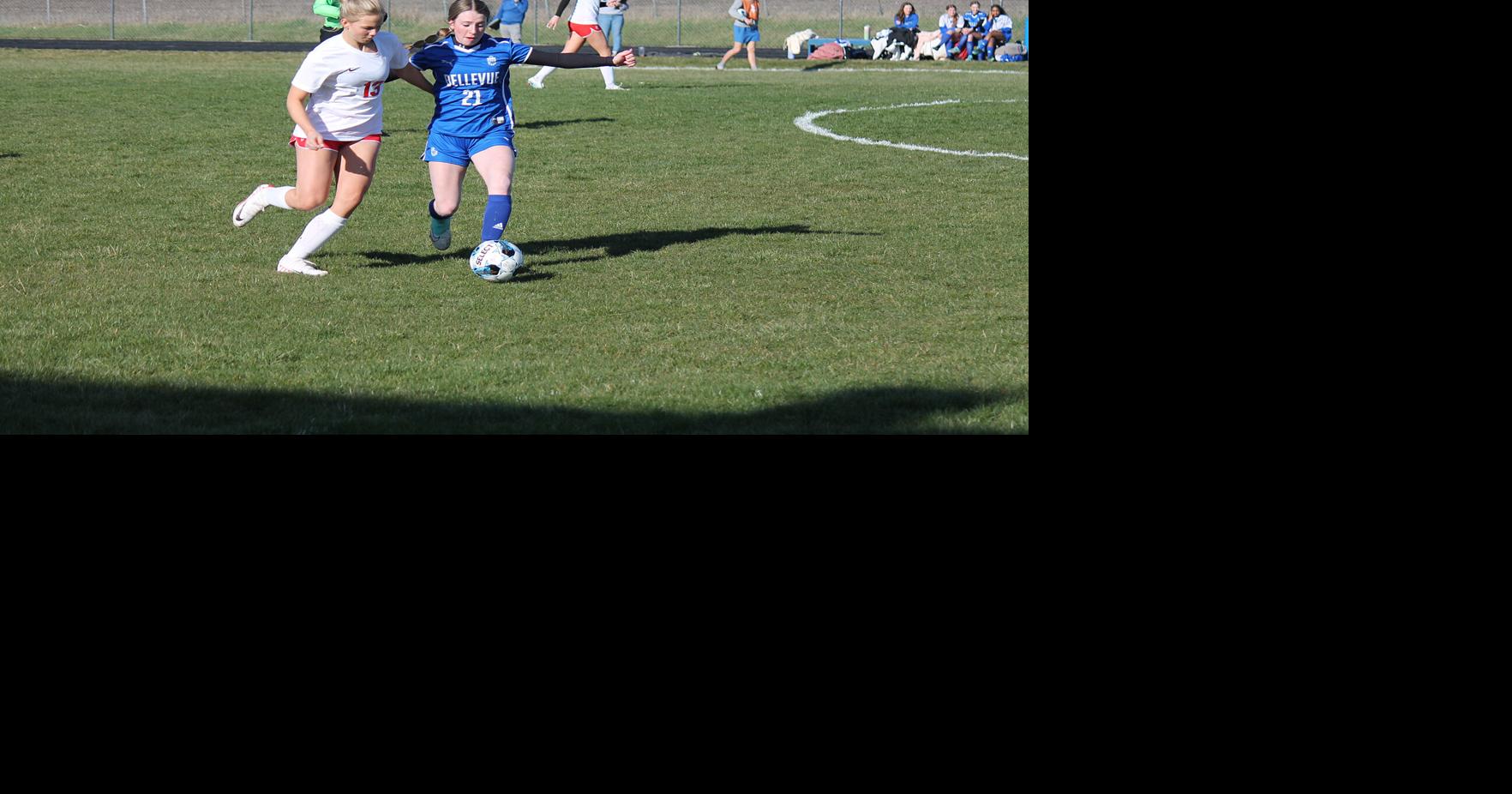 Marquette soccer girls win 1-0 over Bellevue: Comet boys suffer 4-6 ...