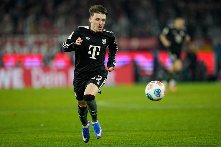 Bayern beats Cologne and sets a record after smoke stops play in ...