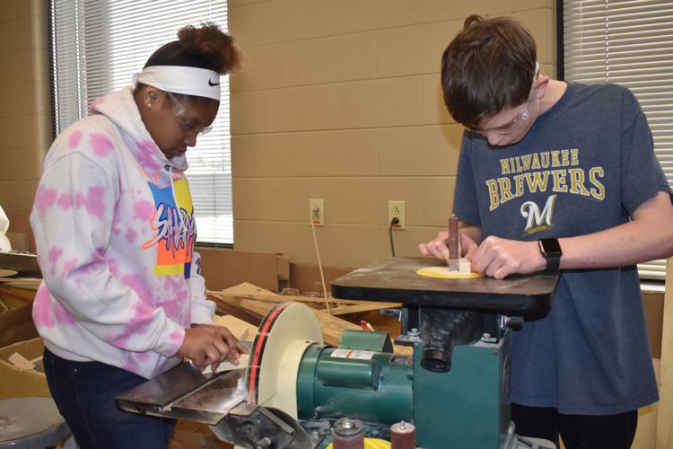 Kids learn to build furniture | Local News | beloitdailynews.com