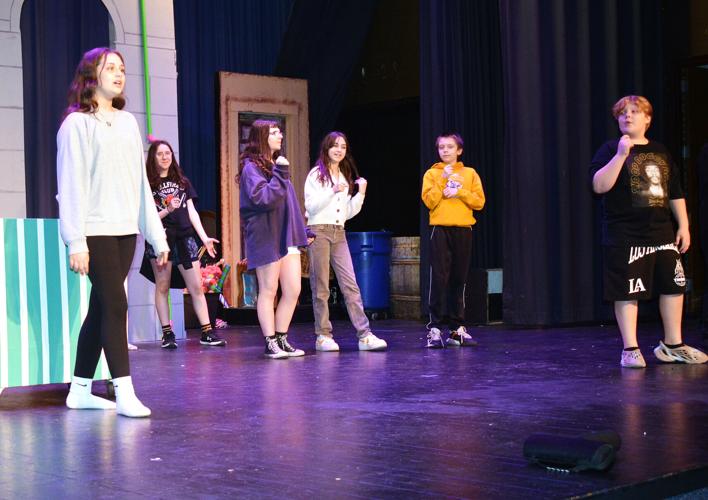 Candy Man: Beloit Turner Middle School presents ‘Wonka, Jr.’ | Local ...