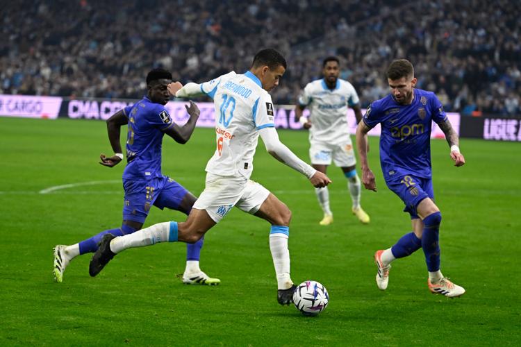 Lens claims Christmas top spot in Ligue 1. Greenwood's late goal helps ...