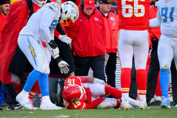 Mahomes tears ACL as Chargers eliminate Chiefs from playoff contention ...