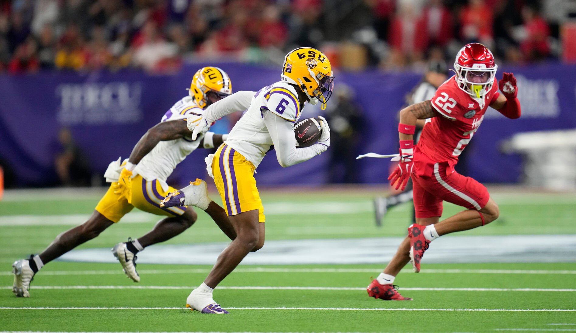 Weigman throws 4 touchdown passes as Houston beats LSU 38-35 in Texas ...