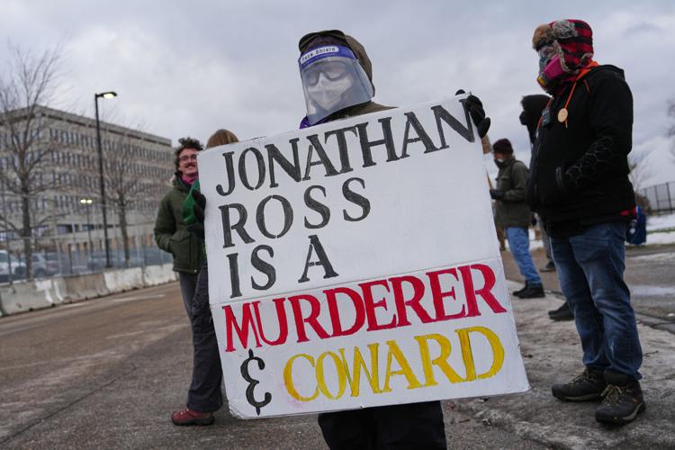 Photos of tensions between federal officers and locals in Minneapolis ...