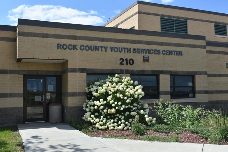 Beloit barber gives back to Rock County Youth Services Center | Local ...