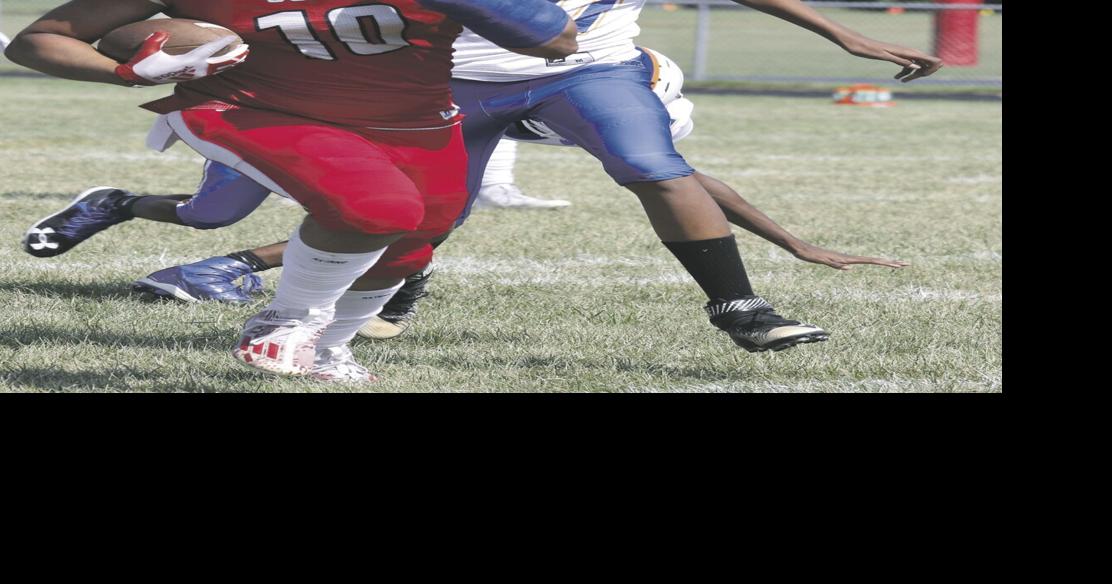 Kaden Myhres leads 5-0 South Beloit football team to easy victory ...