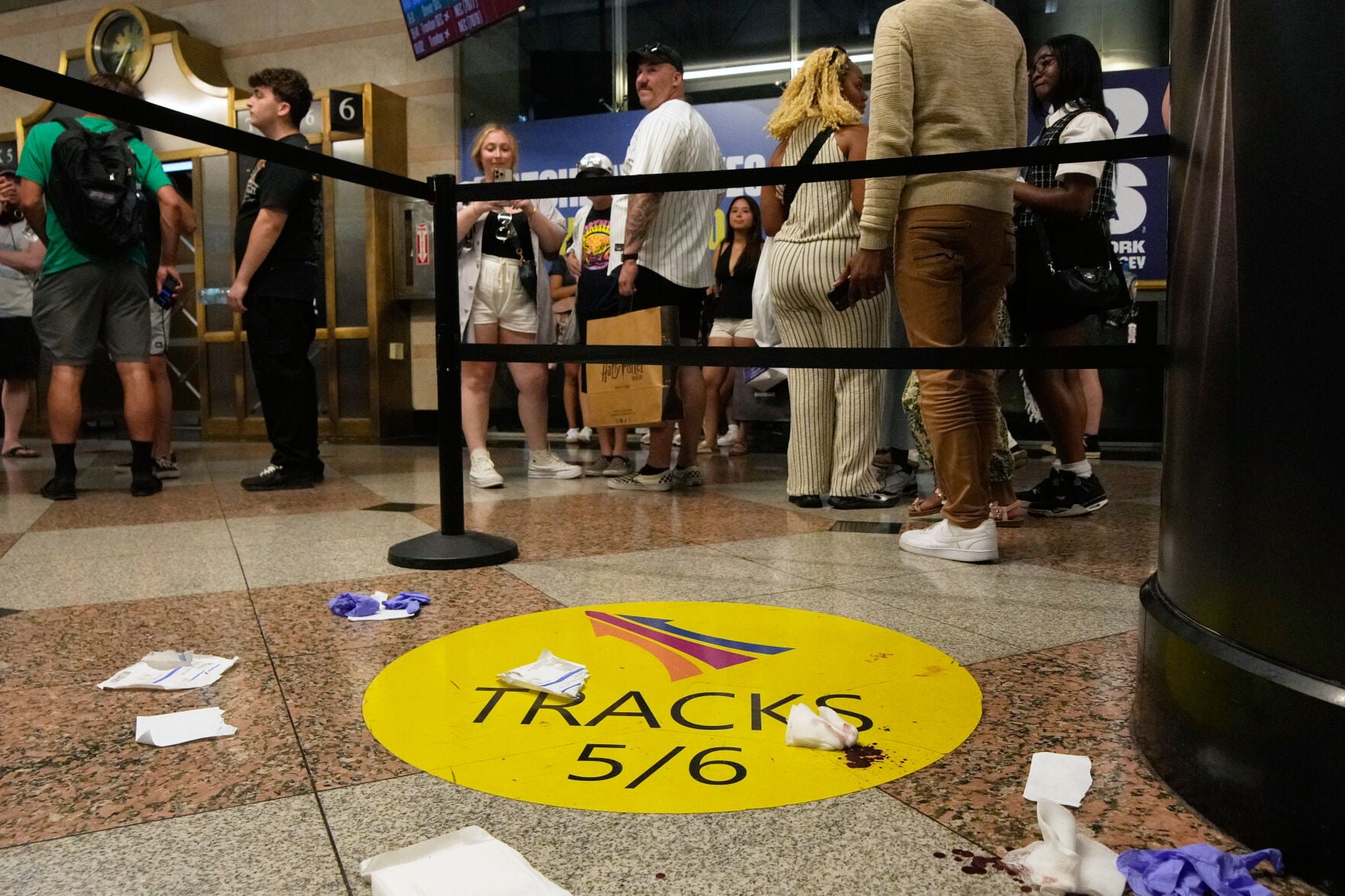 6 people hurt in stabbings at New York's Penn Station with a suspect in ...