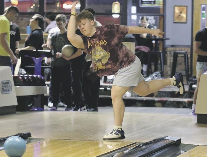 Hononegah bowlers live to fight another day ... at state | Sports ...