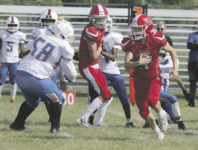 Kaden Myhres leads 5-0 South Beloit football team to easy victory ...