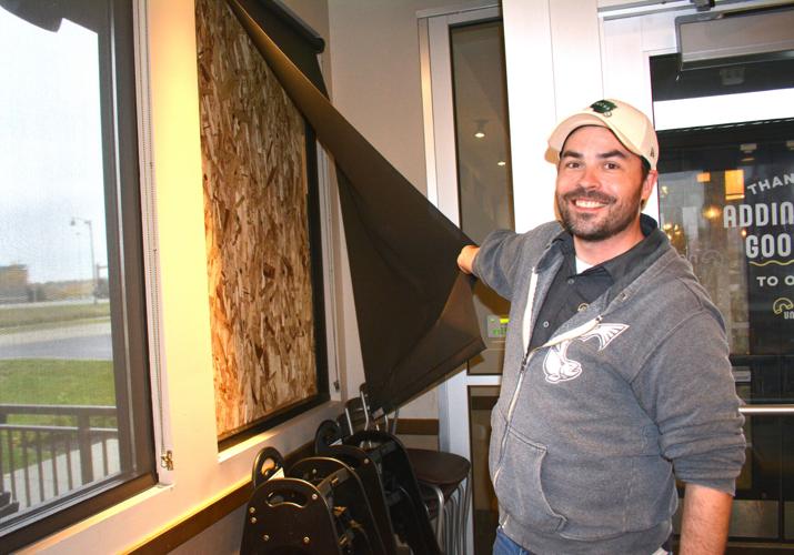 Deer had no reservations about visit to Beloit restaurant | Local News ...