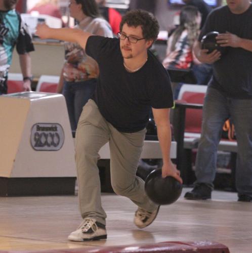 Bowler Johnny Ward's 300 spices second night of Daily News Tournament ...