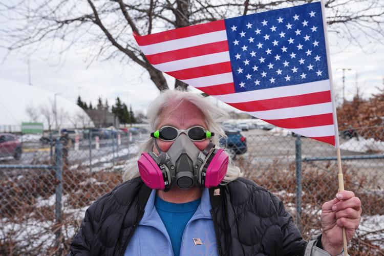 Photos of tensions between federal officers and locals in Minneapolis ...