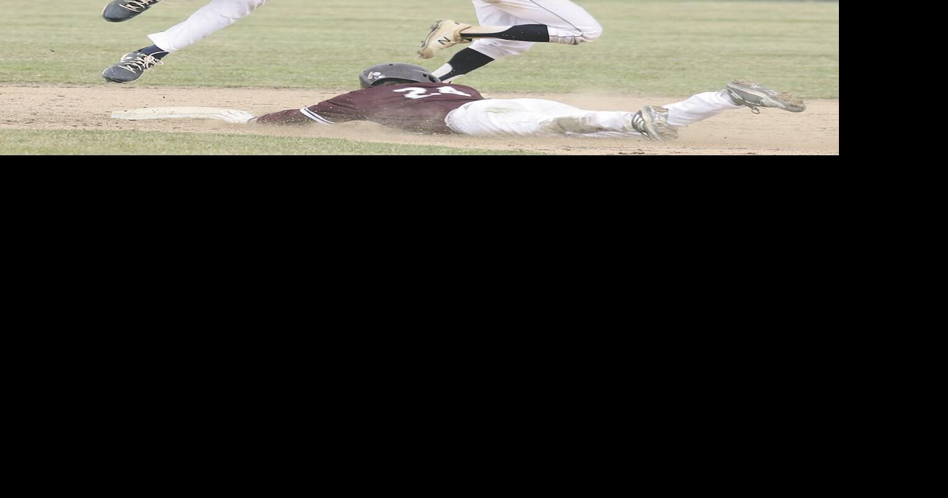 Beloit College baseball team splits with powerful University of Chicago ...