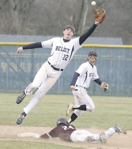 Beloit College baseball team splits with powerful University of Chicago ...